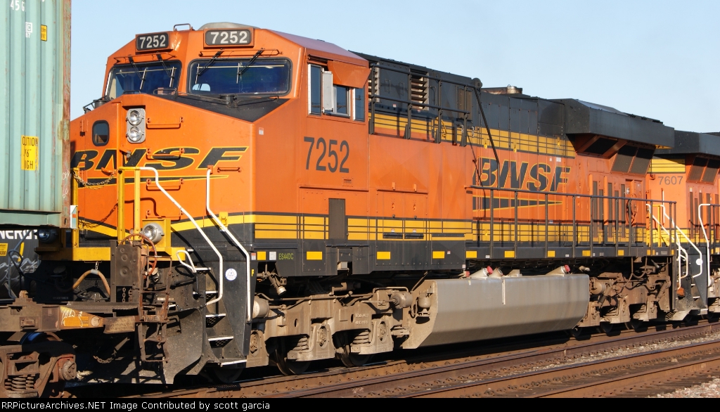 BNSF 7252